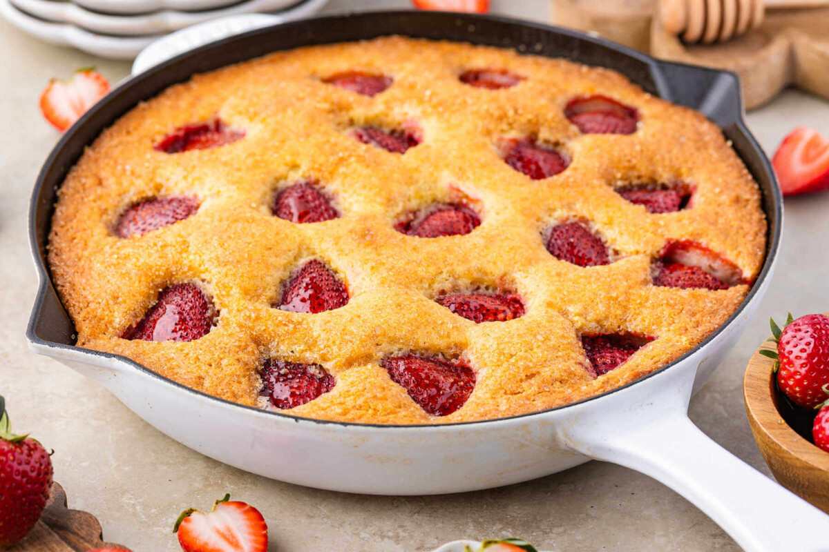 Sourdough Strawberry Cake - Artful Homemaking